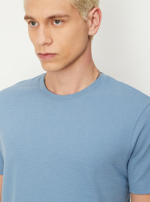 Buy Men Textured Slim Fit Structured T-shirt Online at just Rs. 499.0 ...