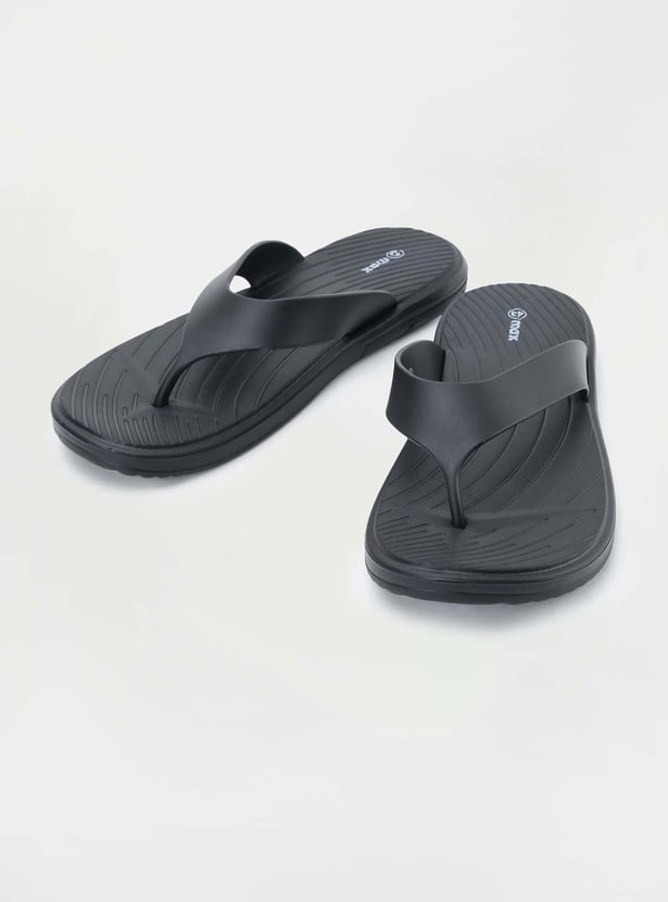 Buy Men Textured V-Strap Slippers Online at just Rs. 399.0 ...