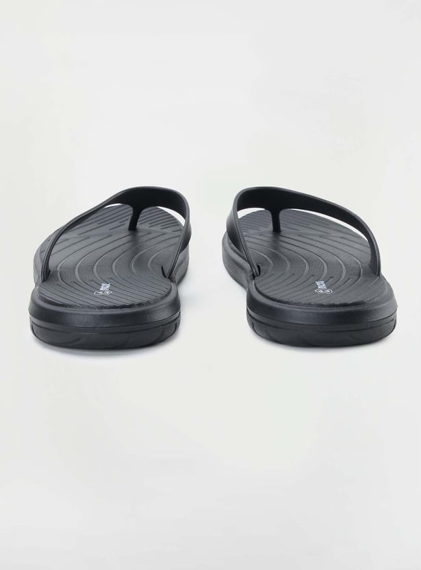 Buy Men Textured V-Strap Slippers Online at just Rs. 399.0 ...