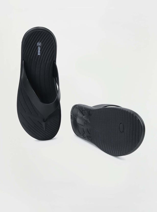 Buy Men Textured V-Strap Slippers Online at just Rs. 399.0 ...