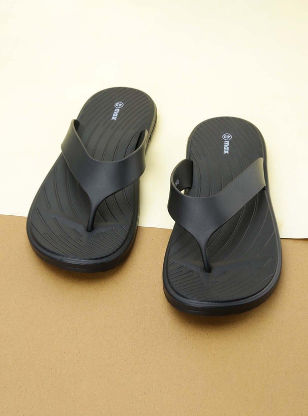 Buy Men Textured V-Strap Slippers Online at just Rs. 399.0 ...